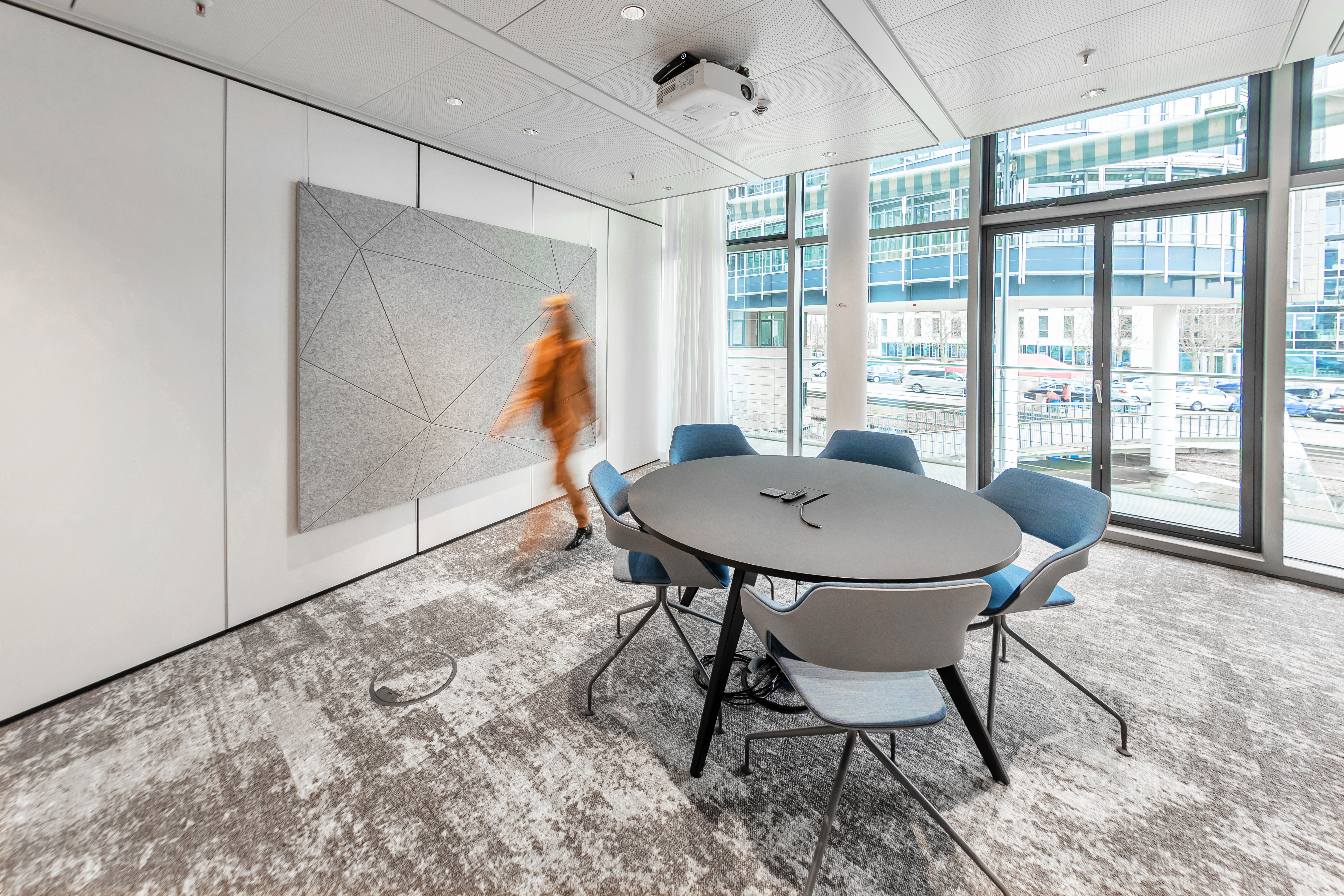 From a Cellular to Open-Plan Office Layout | Wilkhahn